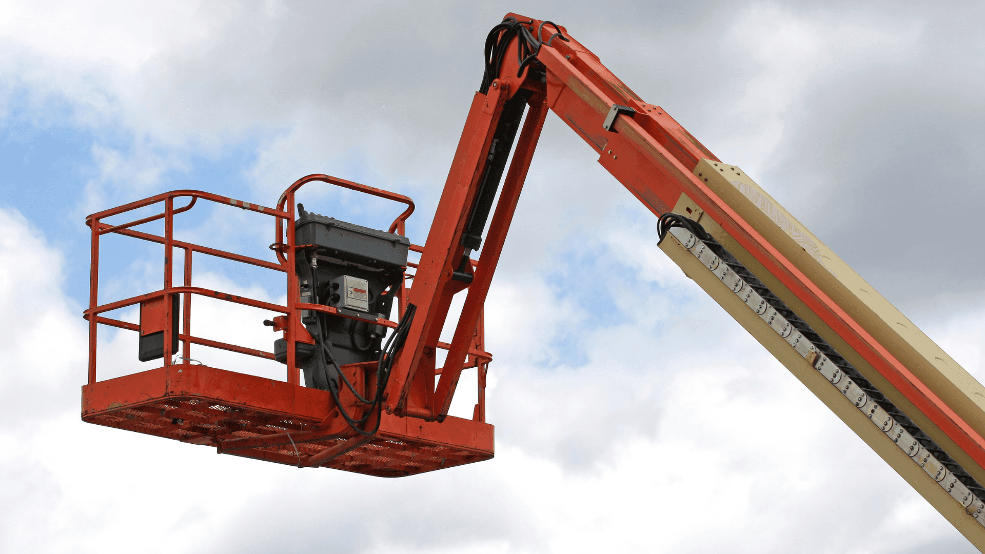 The Role of Articulating Boom Lifts in Urban and Industrial Projects