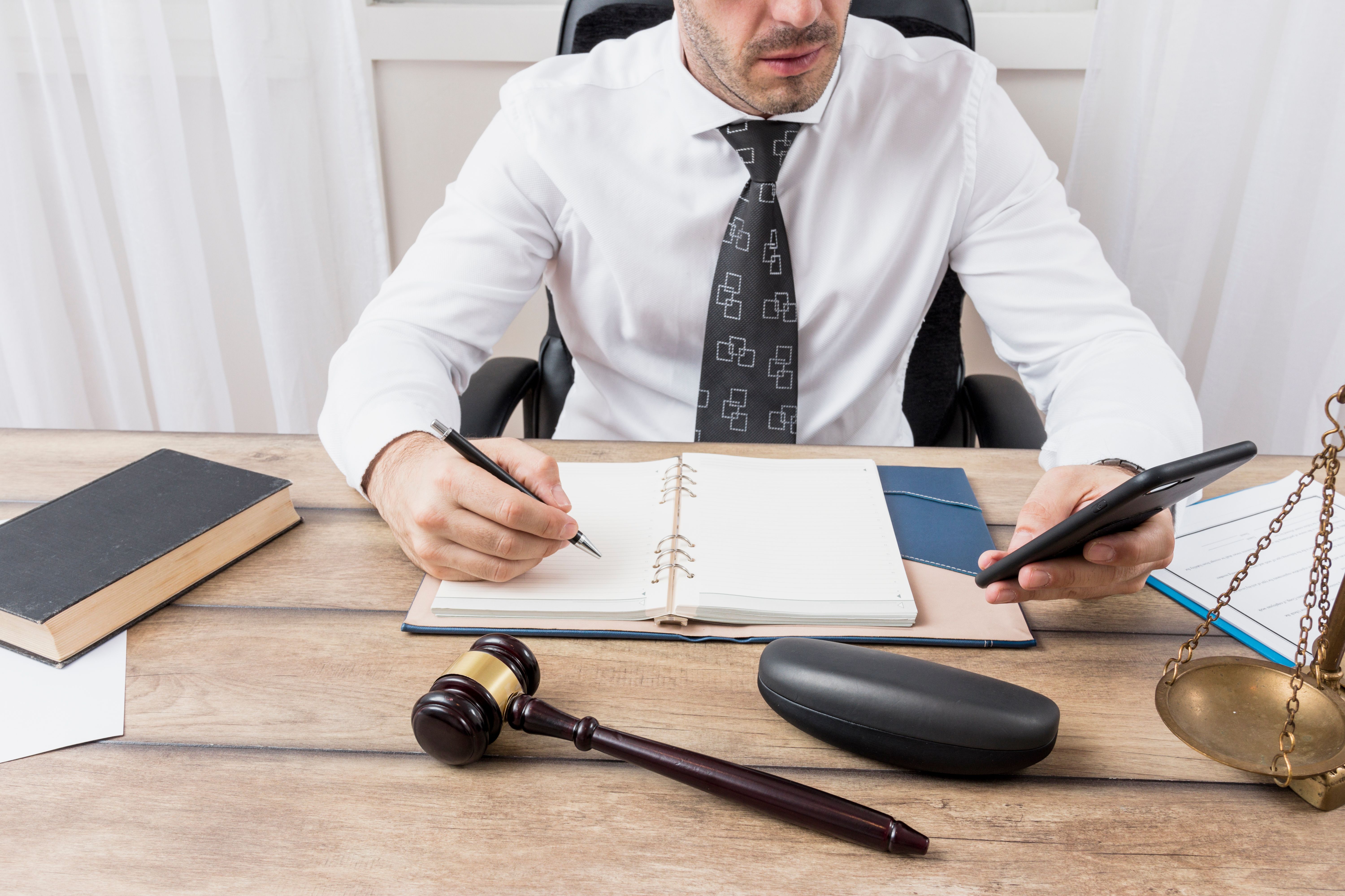 Business Litigation Attorney: Service Cost, Role, Importance